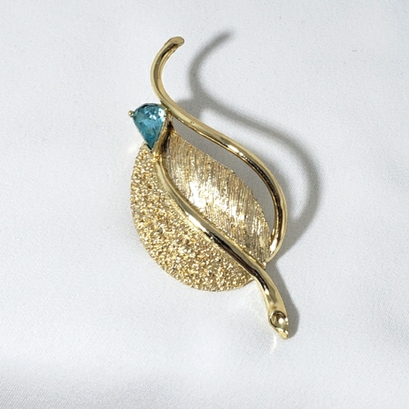 Jewelry | Gorgeous Blue Topaz Set 18k Gold Leaf Artist Berkshire Ma One ...